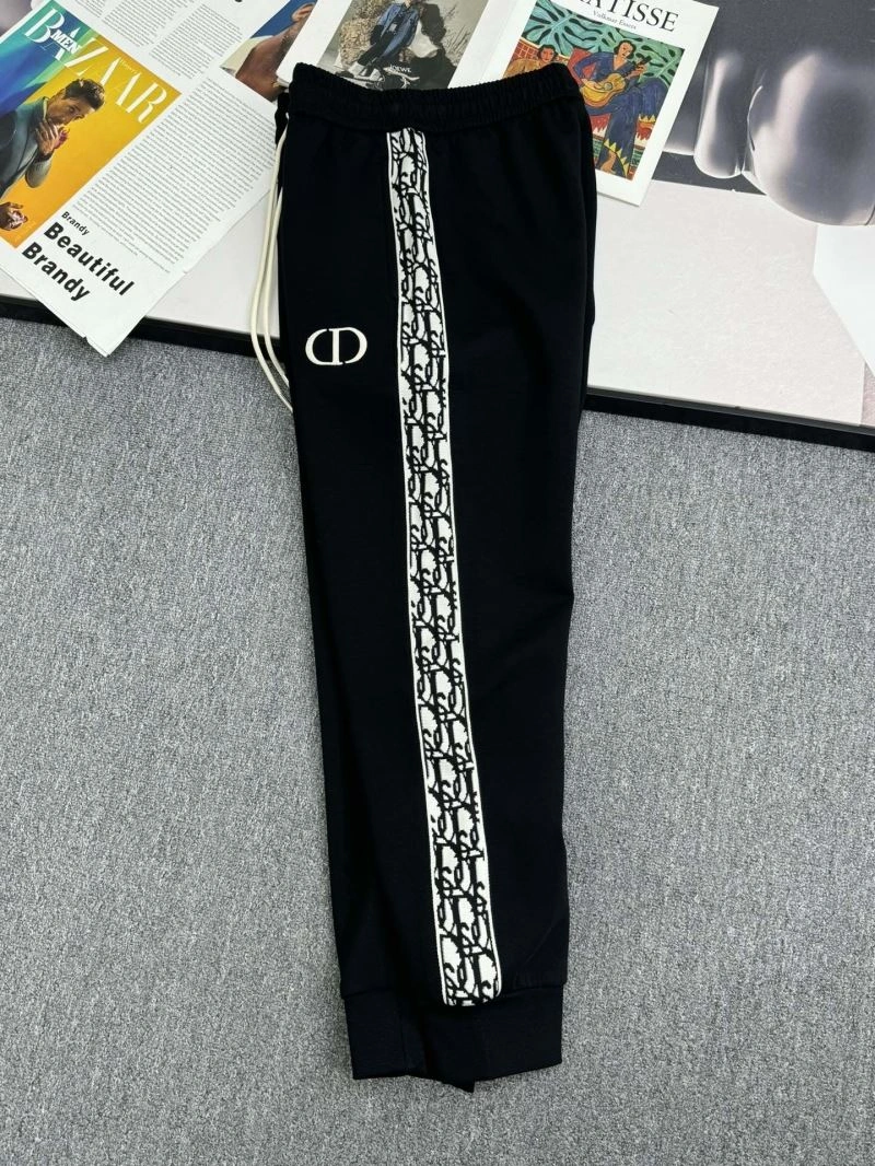 Accurate model Christian Dior Long Pants