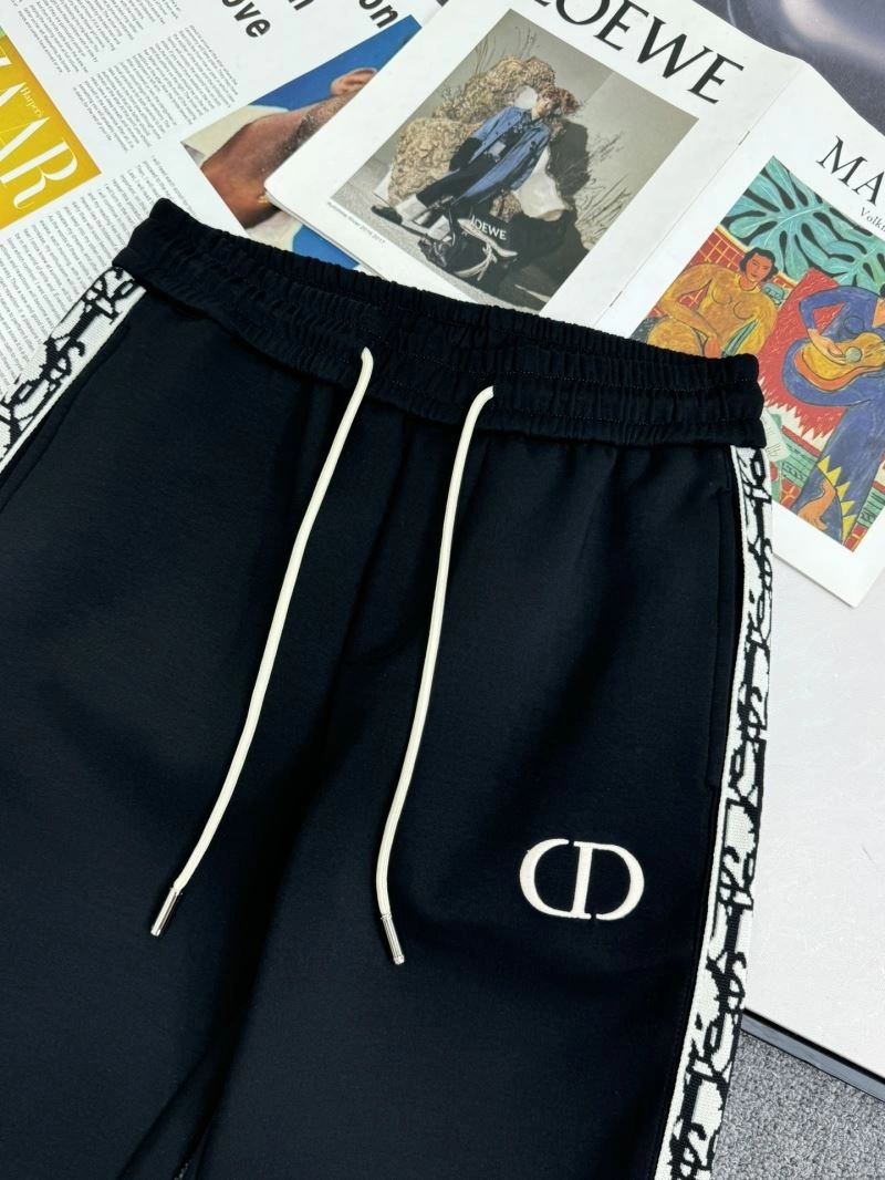 Accurate model Christian Dior Long Pants
