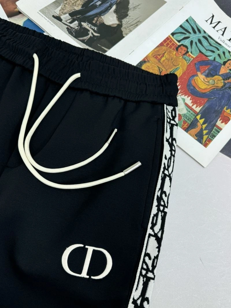 Accurate model Christian Dior Long Pants