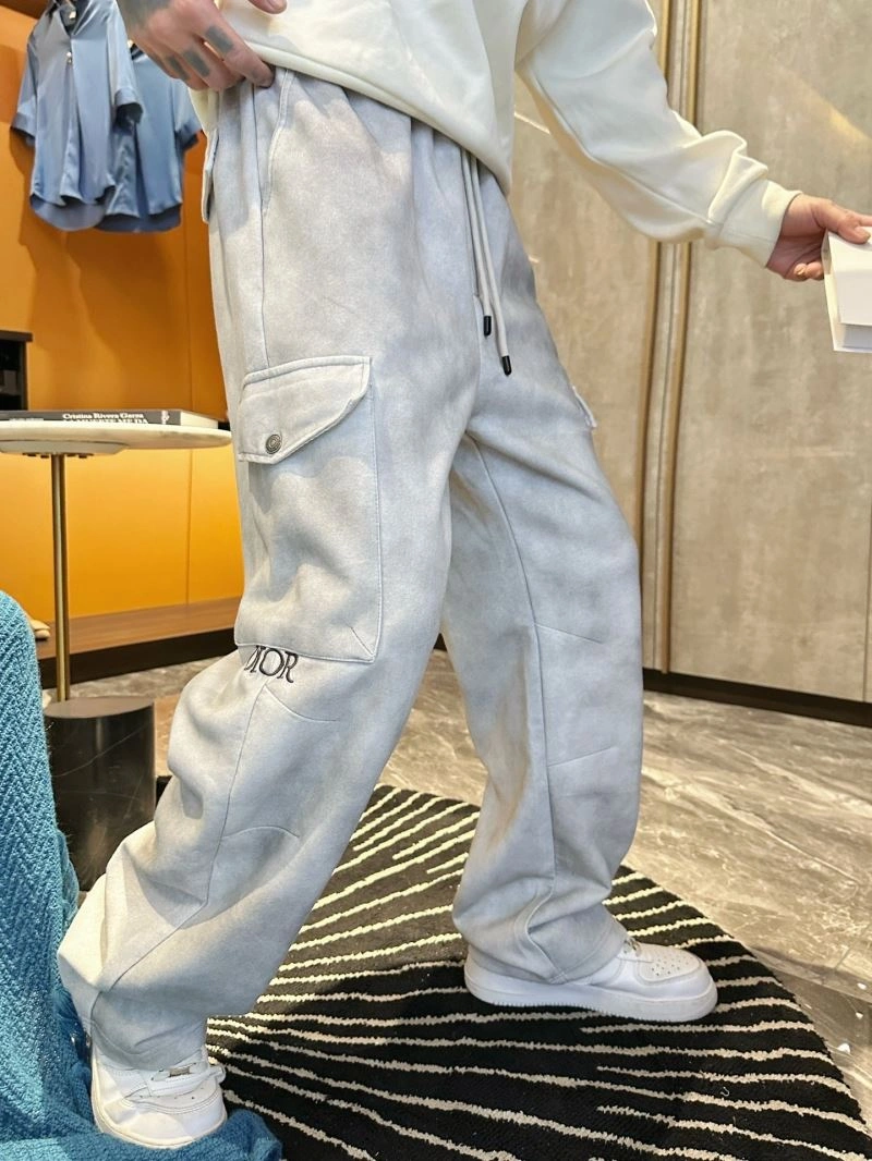 Accurate model Christian Dior Long Pants