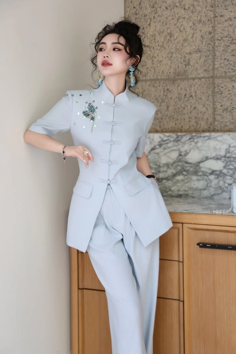 Accurate model Christian Dior Long Suits