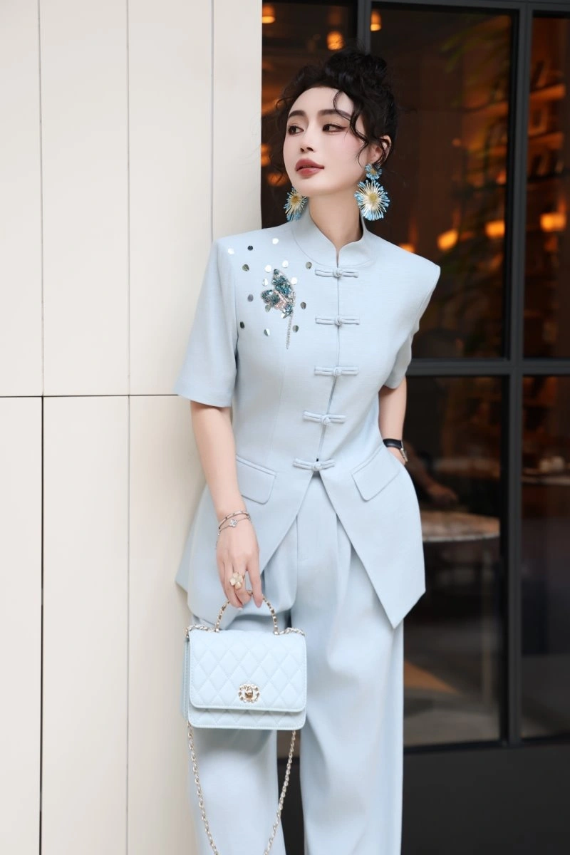 Accurate model Christian Dior Long Suits