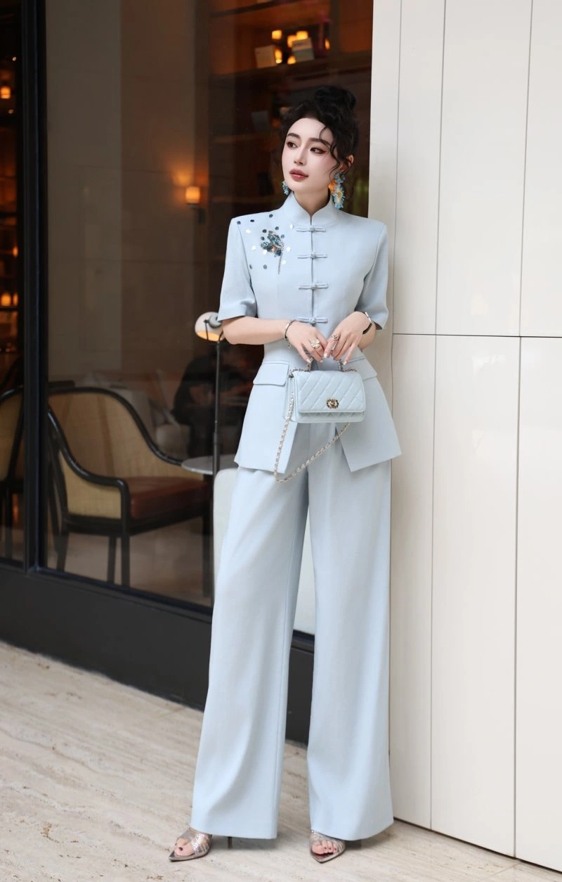 Accurate model Christian Dior Long Suits