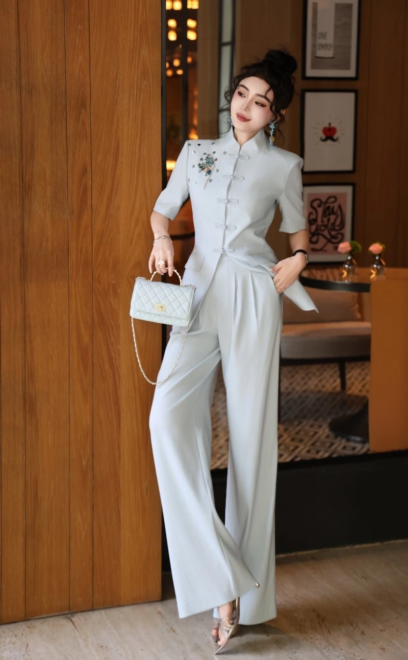 Accurate model Christian Dior Long Suits
