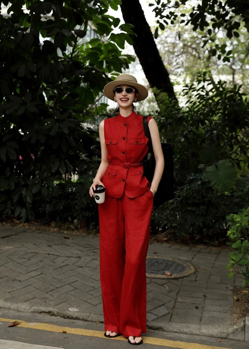 Accurate model Christian Dior Long Suits