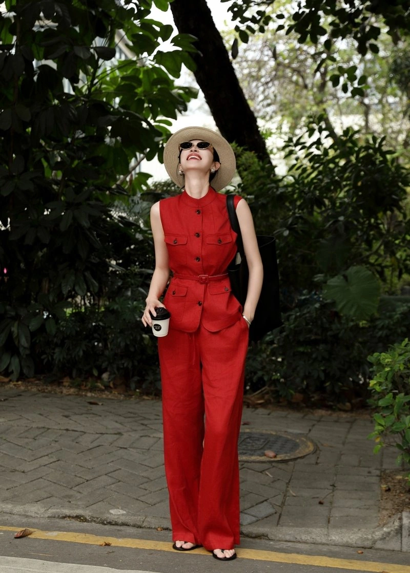 Accurate model Christian Dior Long Suits