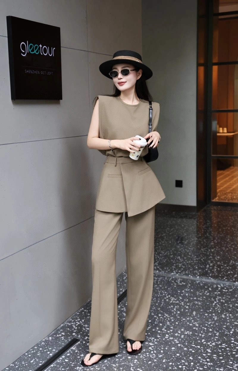 Accurate model Christian Dior Long Suits