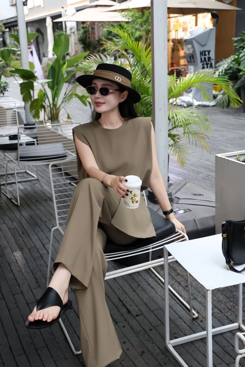 Accurate model Christian Dior Long Suits