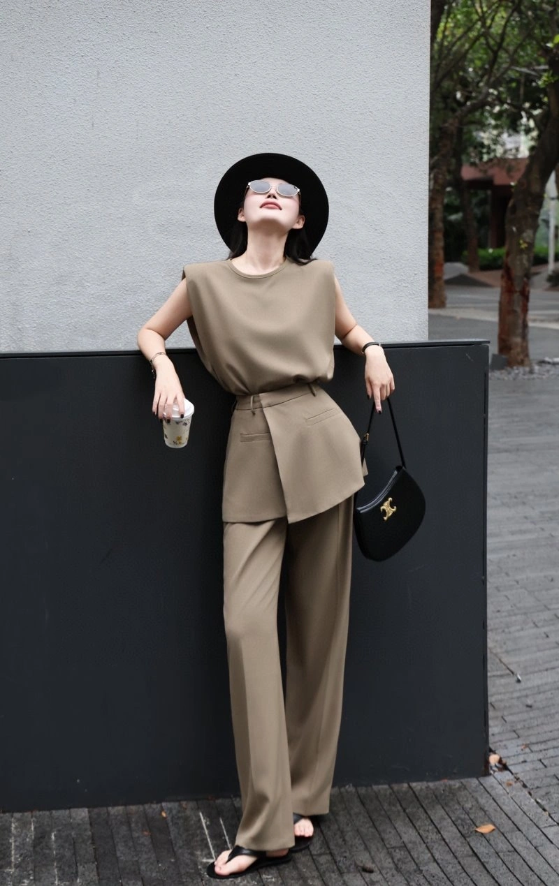 Accurate model Christian Dior Long Suits