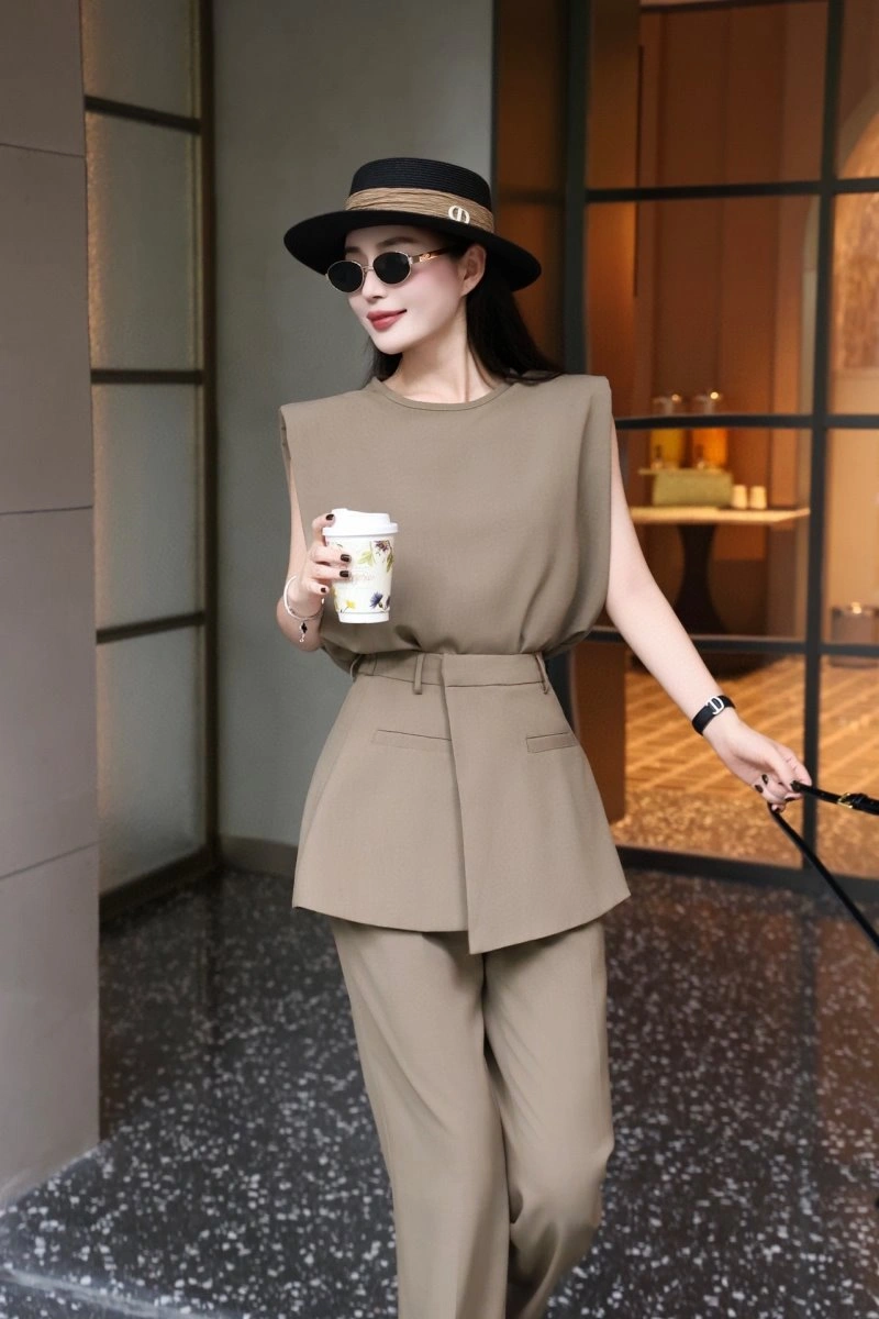 Accurate model Christian Dior Long Suits