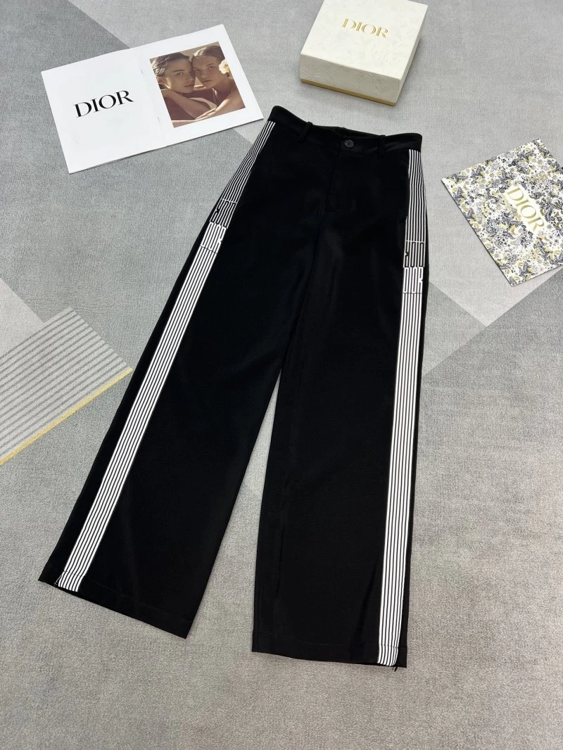Accurate model Christian Dior Long Suits