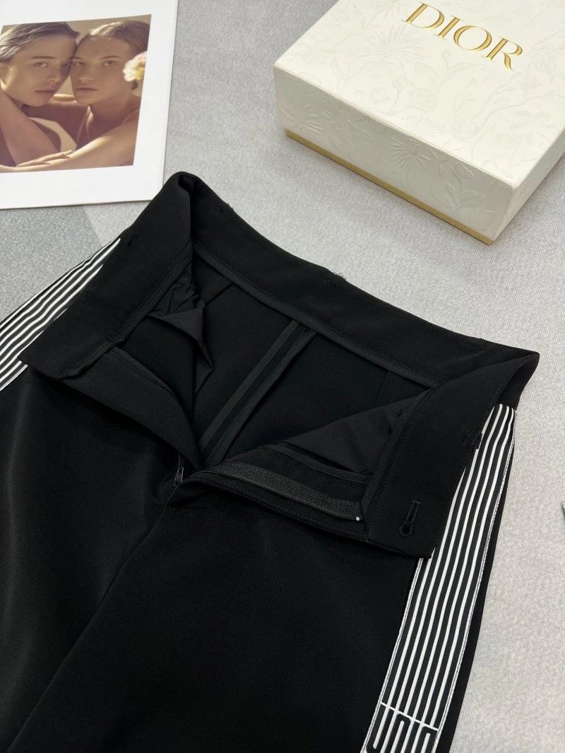 Accurate model Christian Dior Long Suits
