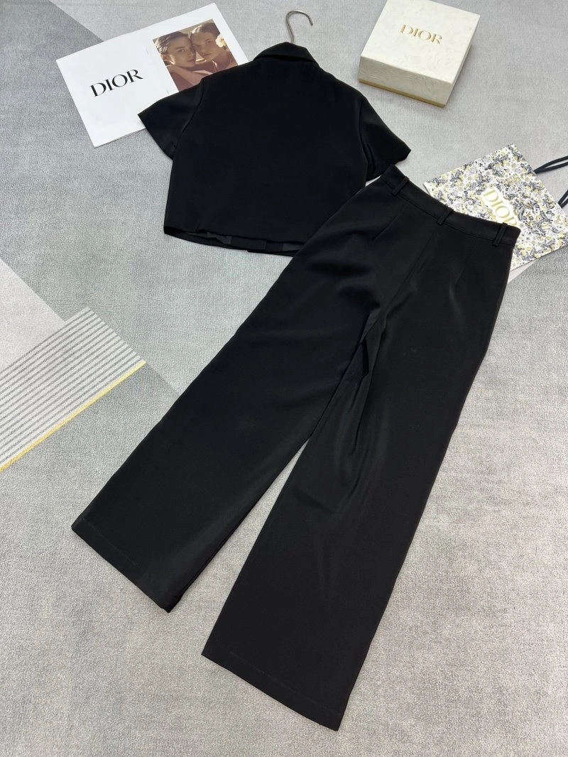 Accurate model Christian Dior Long Suits