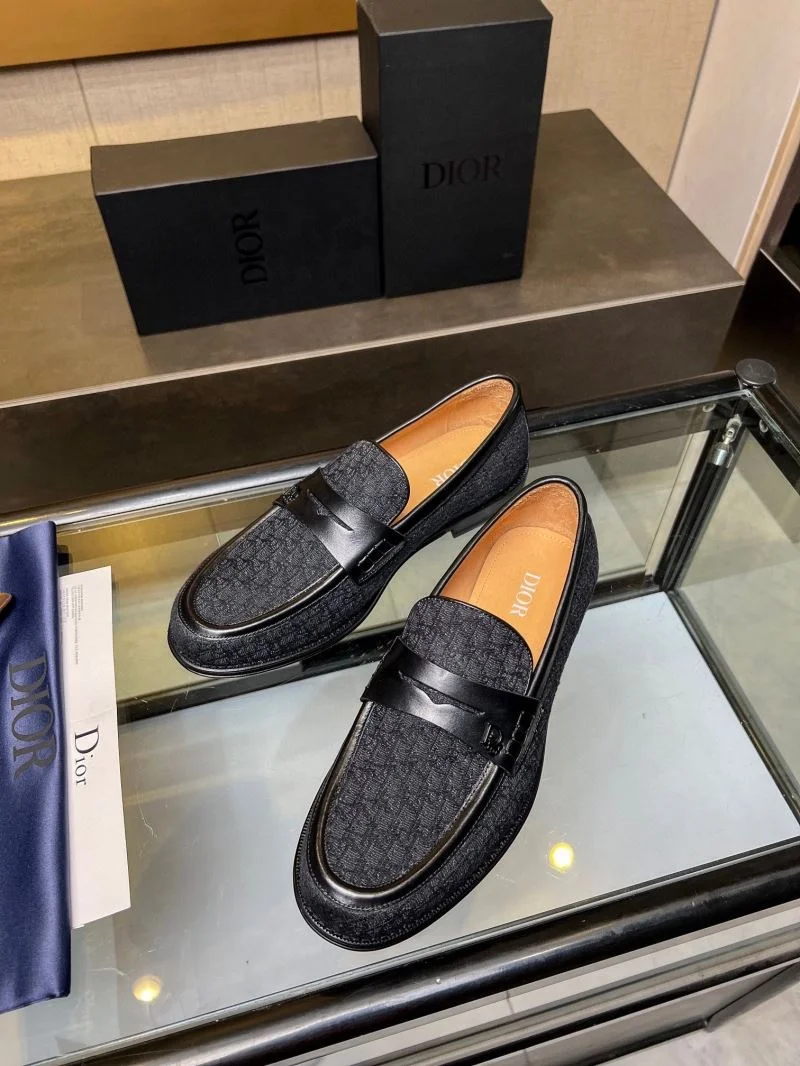 Value-priced Christian Dior Low Shoes