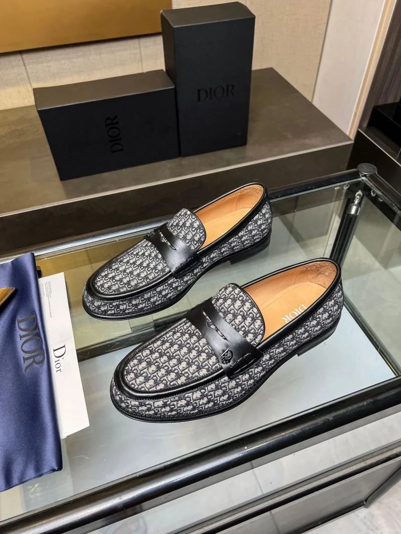 Bargain Christian Dior Low Shoes