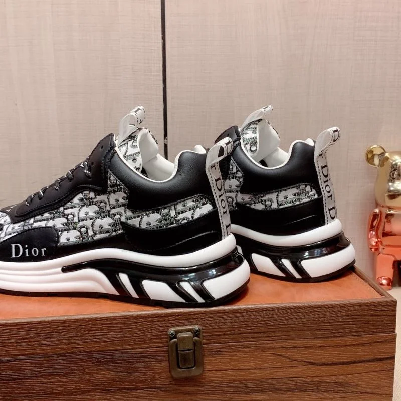 Accurate model Christian Dior Low Shoes