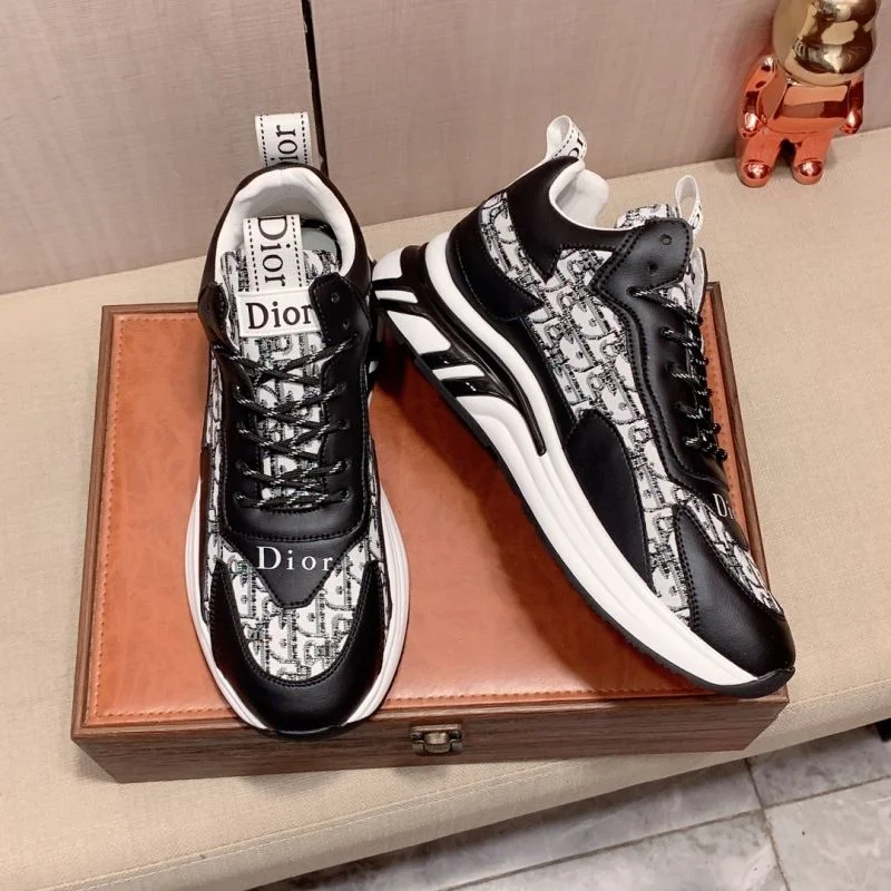 Accurate model Christian Dior Low Shoes