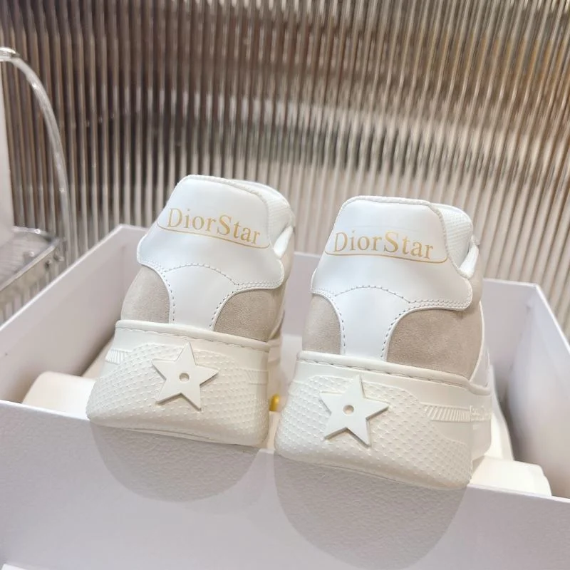 Accurate model Christian Dior Low Shoes