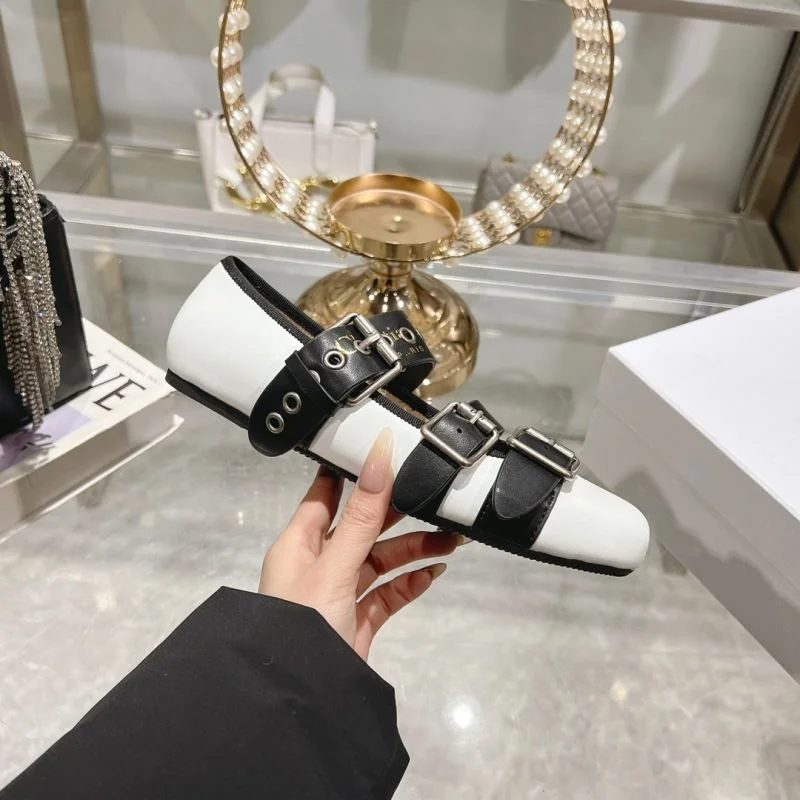 Value-priced Christian Dior Low Shoes