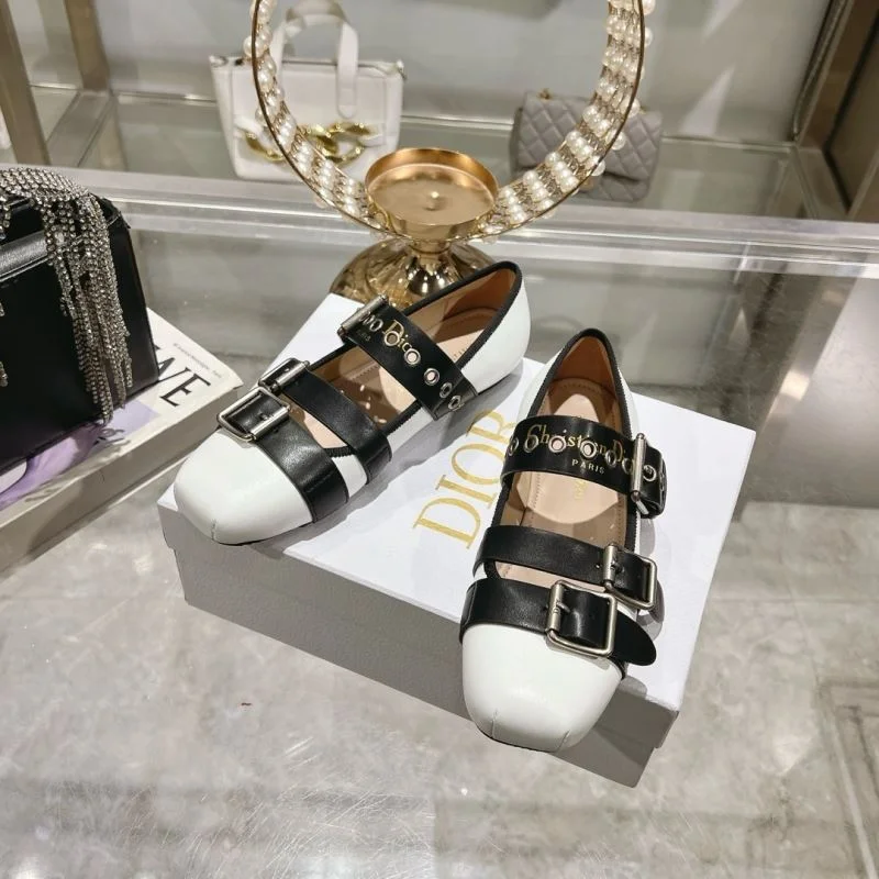 Value-priced Christian Dior Low Shoes