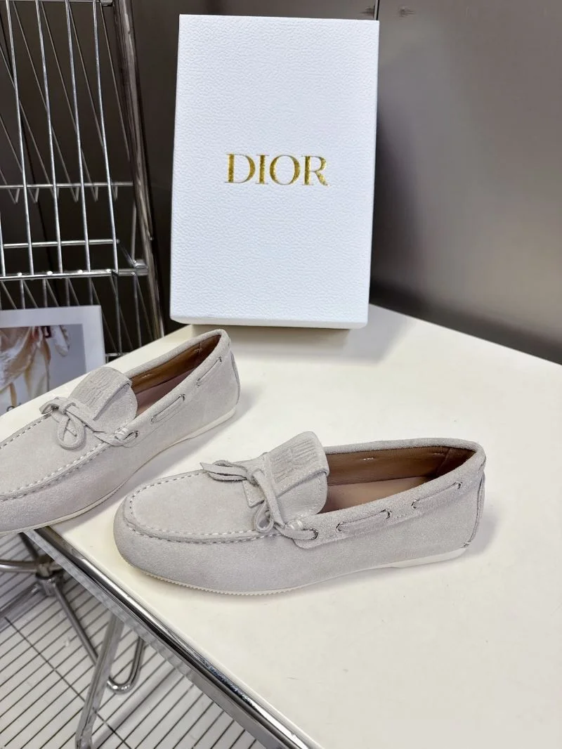 Accurate model Christian Dior Low Shoes