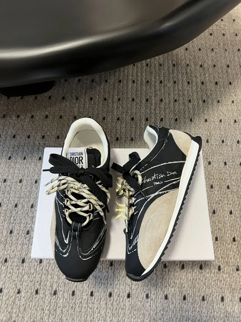 Accurate model Christian Dior Low Shoes