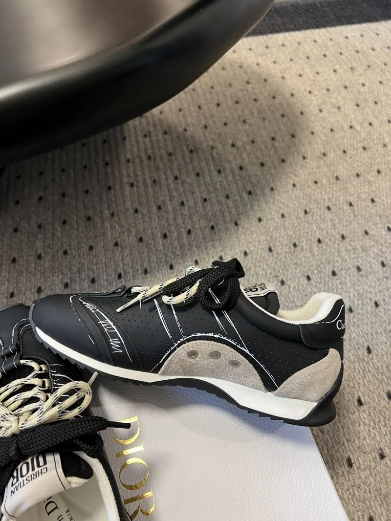 Accurate model Christian Dior Low Shoes