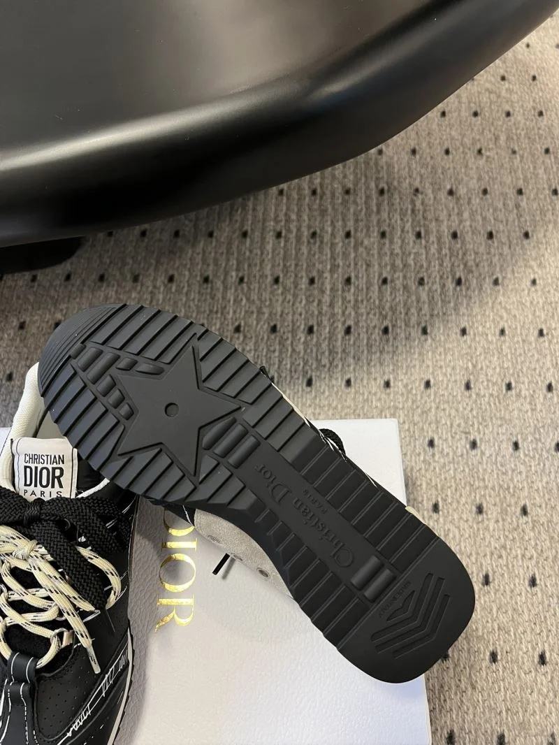 Accurate model Christian Dior Low Shoes