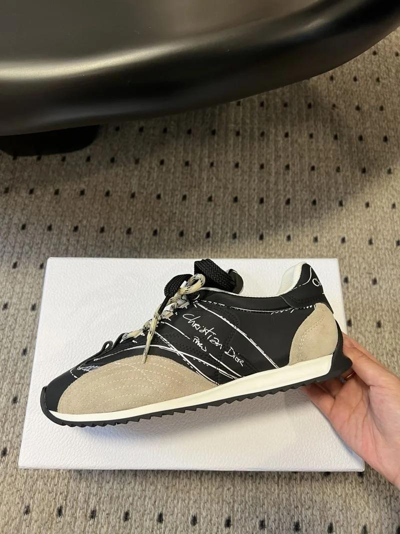 Accurate model Christian Dior Low Shoes