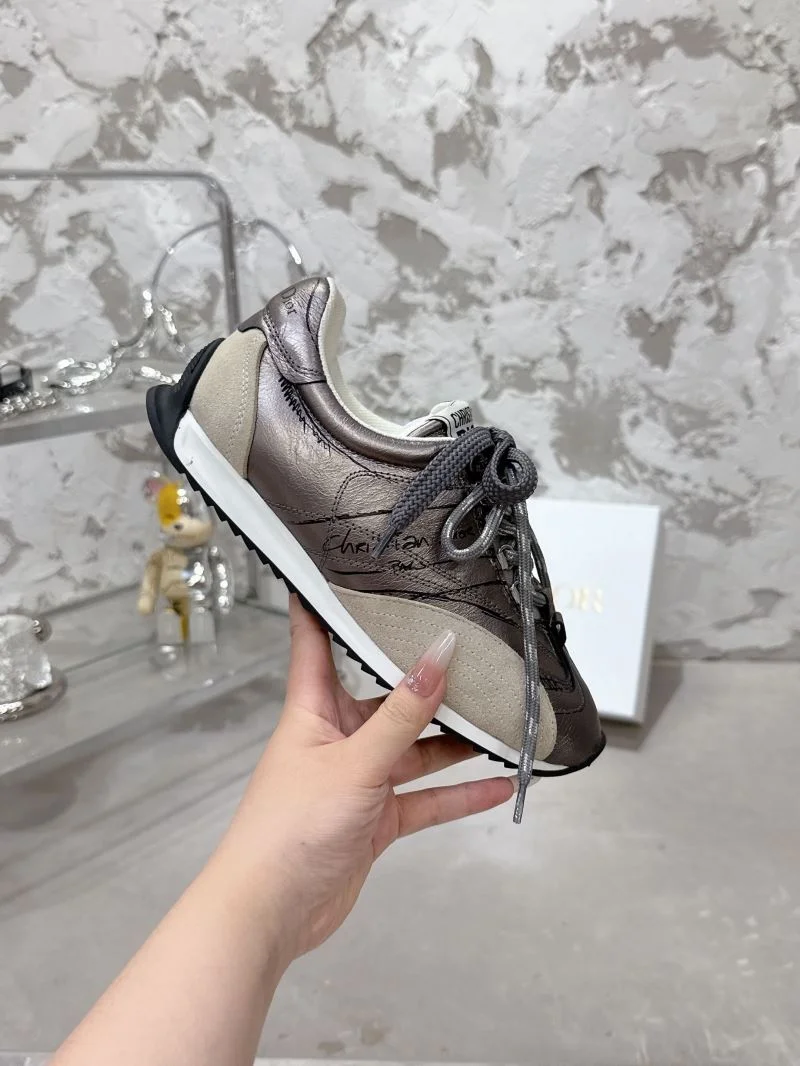 Bargain Christian Dior Low Shoes