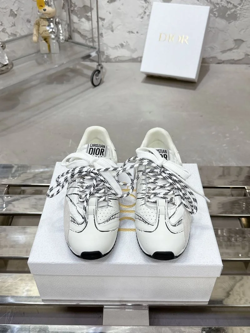 Accurate model Christian Dior Low Shoes