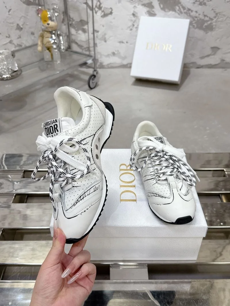 Accurate model Christian Dior Low Shoes