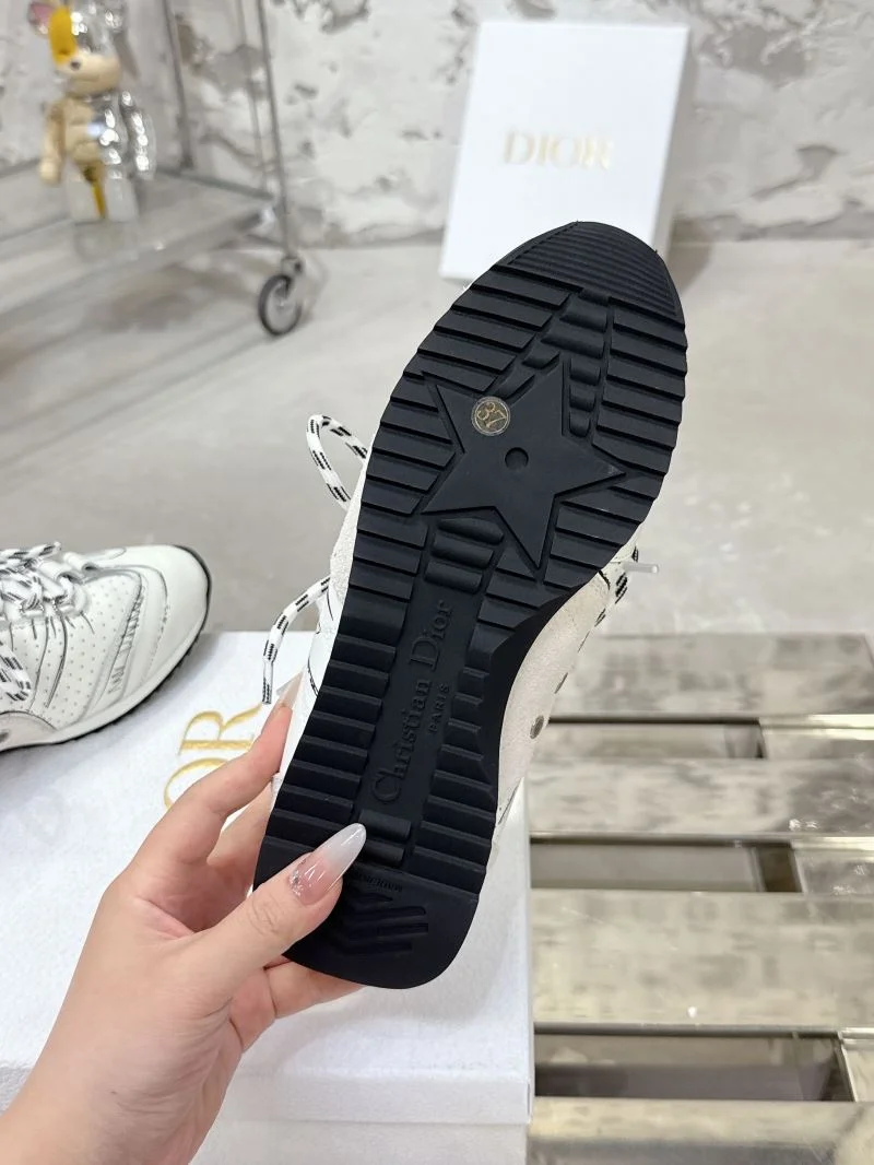 Accurate model Christian Dior Low Shoes