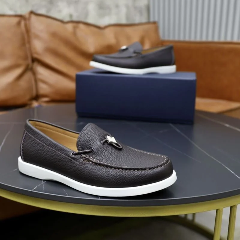 Accurate model Christian Dior Low Shoes