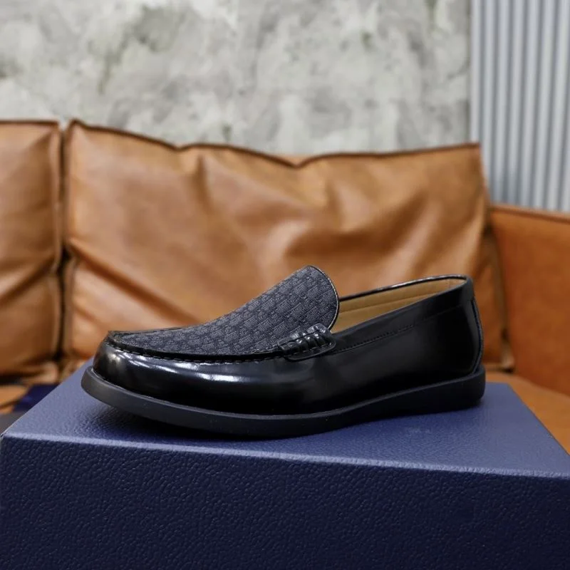 Value-priced Christian Dior Low Shoes