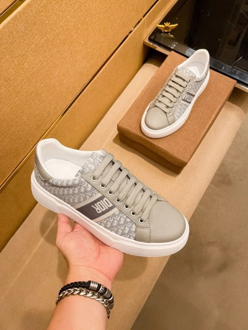Accurate model Christian Dior Low Shoes