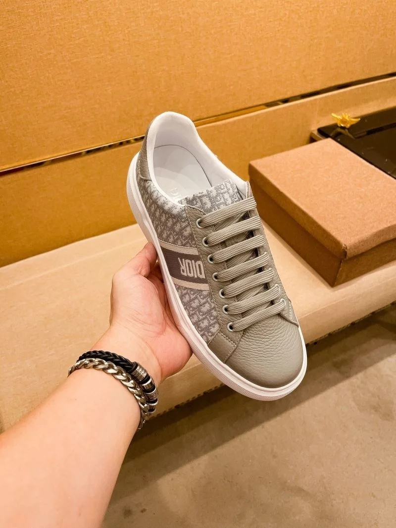 Accurate model Christian Dior Low Shoes
