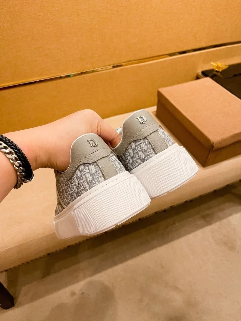 Accurate model Christian Dior Low Shoes