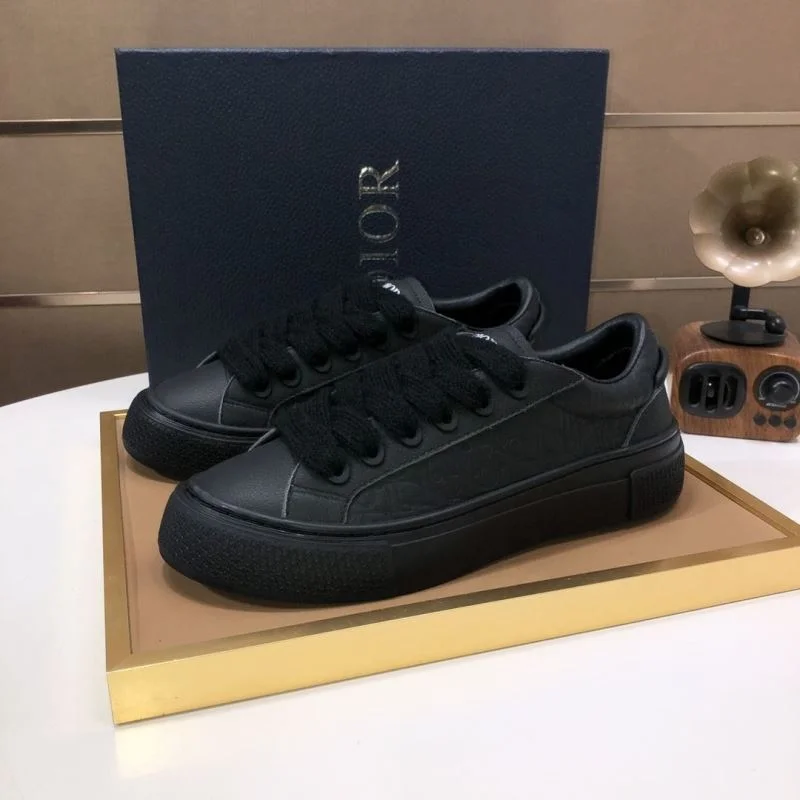 Bargain Christian Dior Low Shoes