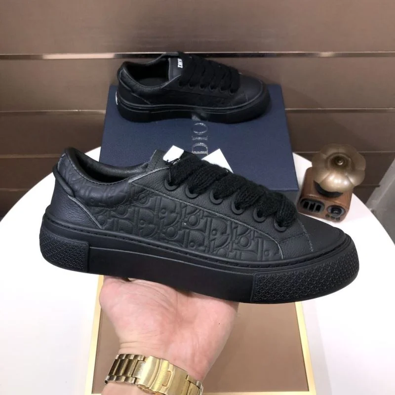 Bargain Christian Dior Low Shoes