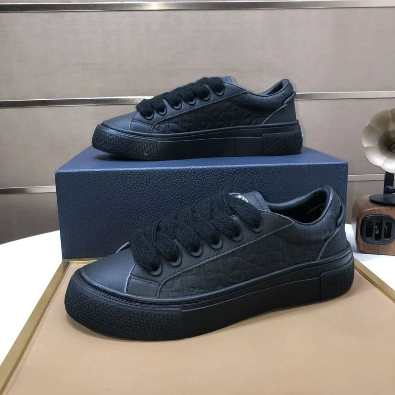 Bargain Christian Dior Low Shoes