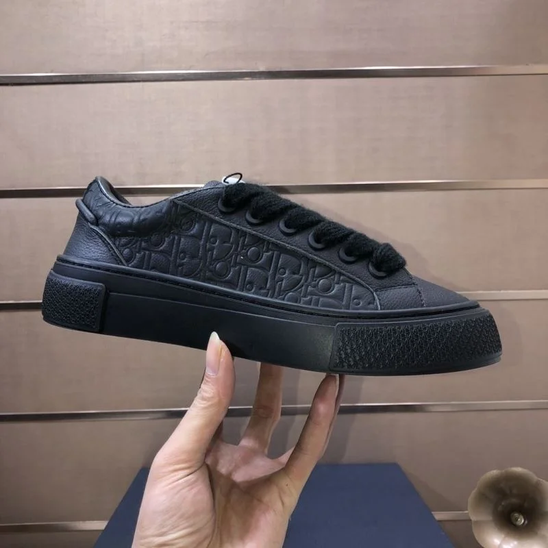 Bargain Christian Dior Low Shoes
