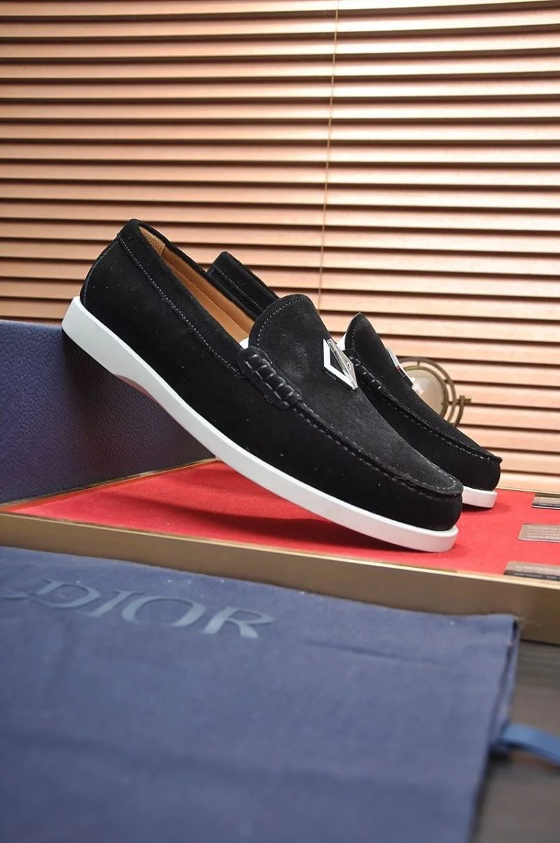 Accurate model Christian Dior Low Shoes