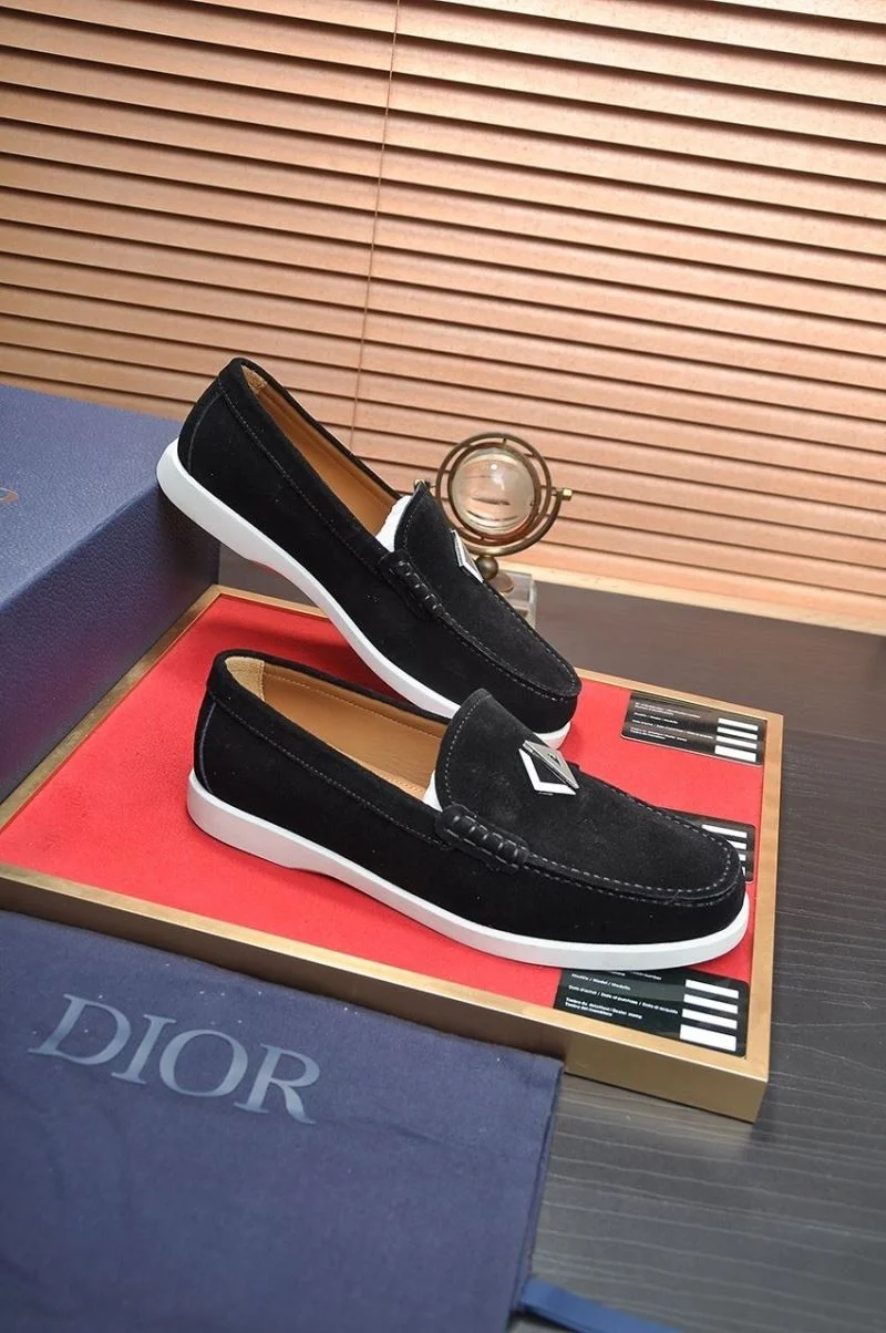 Accurate model Christian Dior Low Shoes