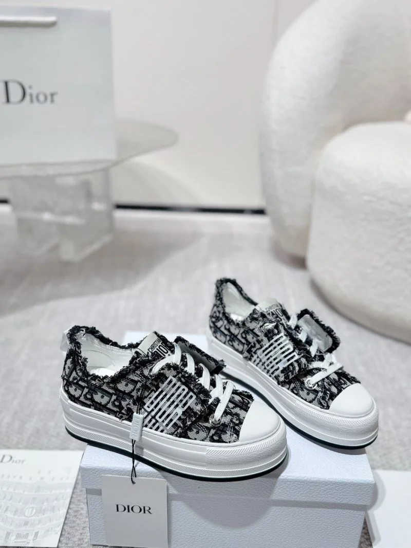 Accurate model Christian Dior Low Shoes