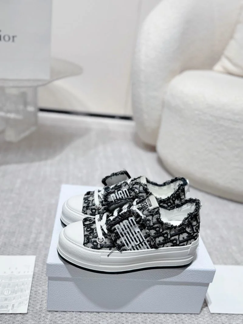 Accurate model Christian Dior Low Shoes