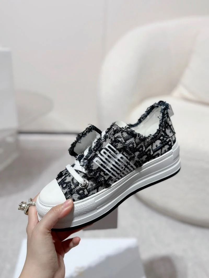 Accurate model Christian Dior Low Shoes