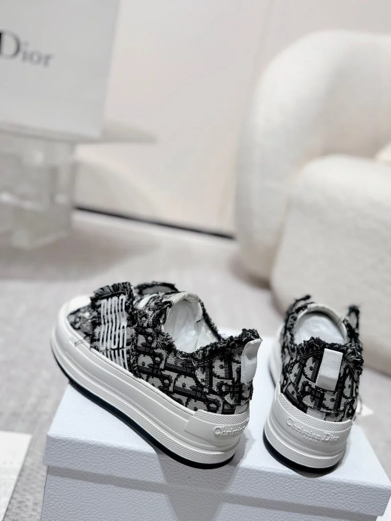 Accurate model Christian Dior Low Shoes