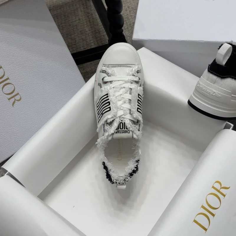 Accurate model Christian Dior Low Shoes