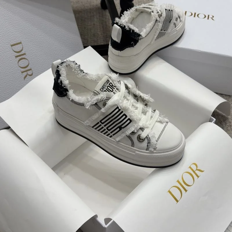 Accurate model Christian Dior Low Shoes